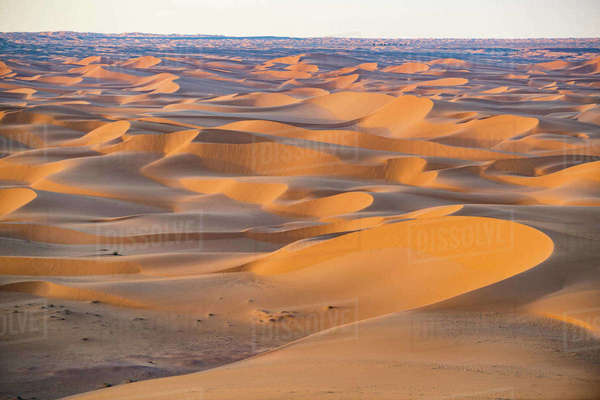 Sunset in the giant sand dunes of the Sahara Desert, Timimoun, western ...