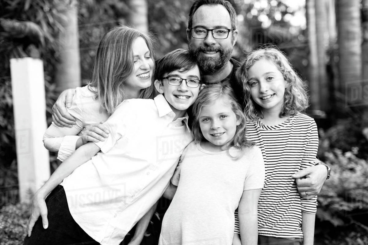 Portrait of family with children (10-11, 12-13, 14-15) - Royalty-free ...