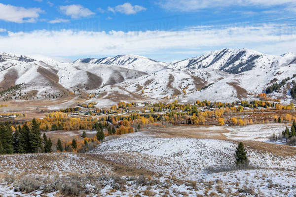 USA, Idaho, Ketchum, Fall foliage in mountains near Sun Valley ...