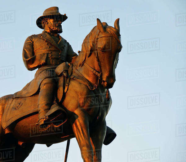 USA, Pennsylvania, Gettysburg, Cemetery Ridge, statue of soldier on ...