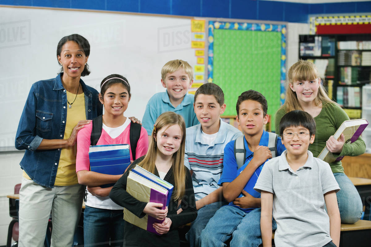 Group of elementary school students in classroom - Royalty-free Stock ...