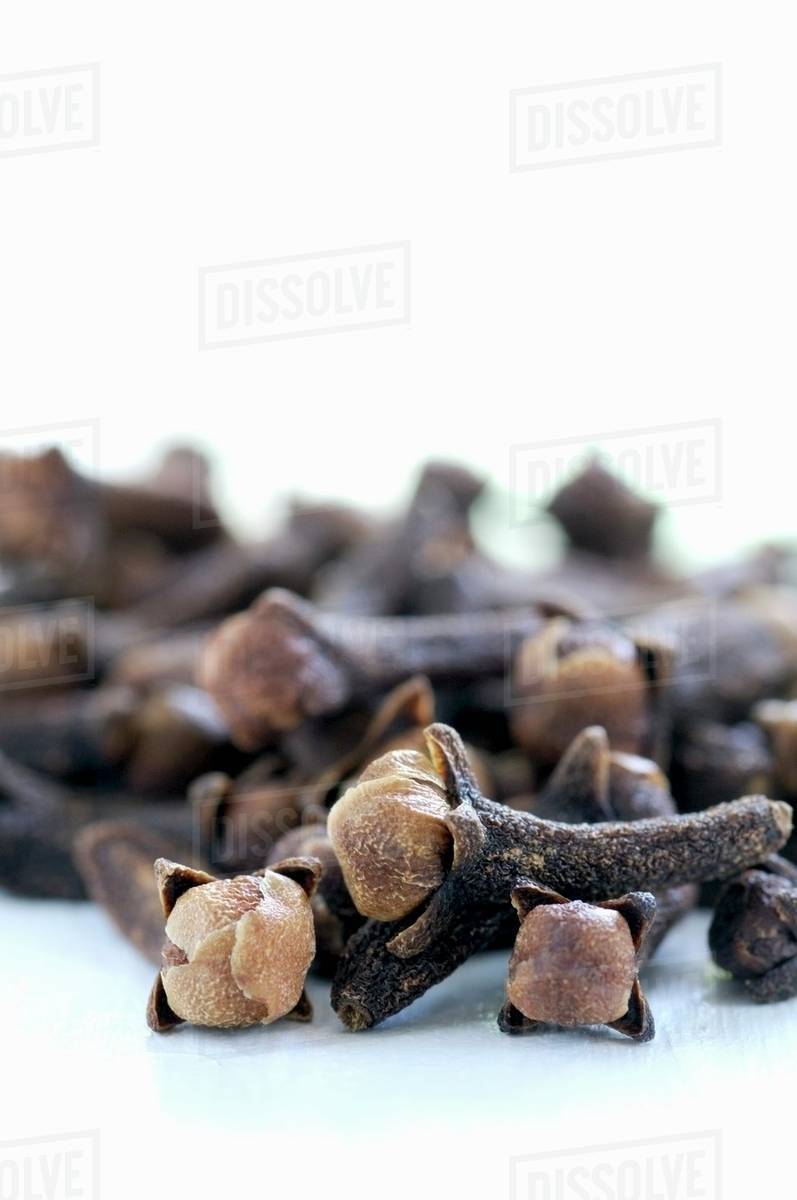 Cloves (close-up) - Stock Photo - Dissolve