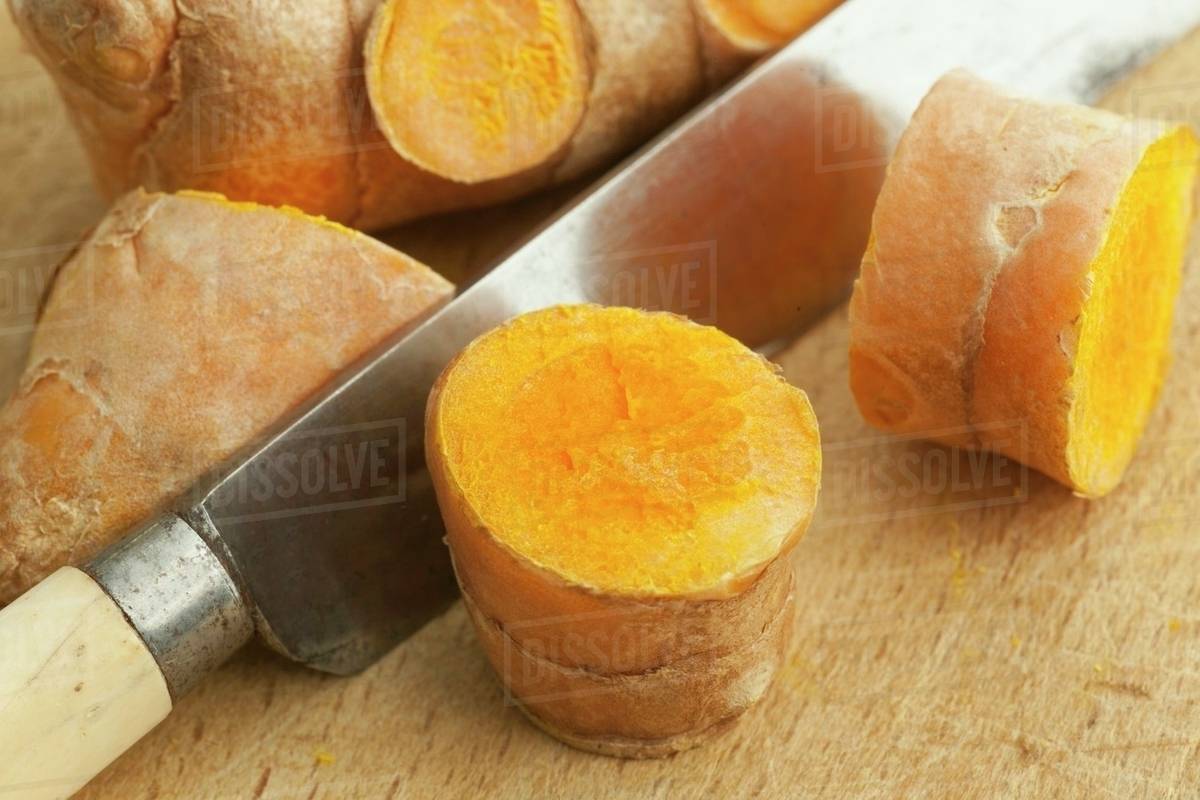 Sliced turmeric roots (close-up) - Stock Photo - Dissolve