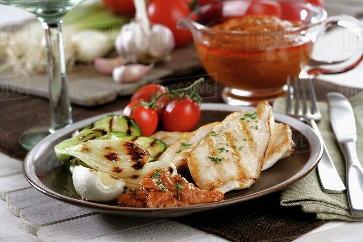 Grilled chicken and vegetables with Romesco *** Local Caption *** Pollo ...