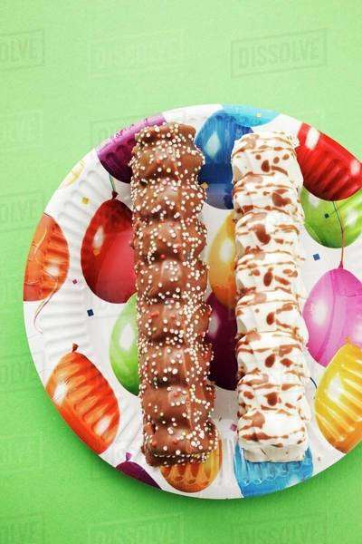 Marshmallow kebabs on a colourful paper plate - Royalty-free Stock ...