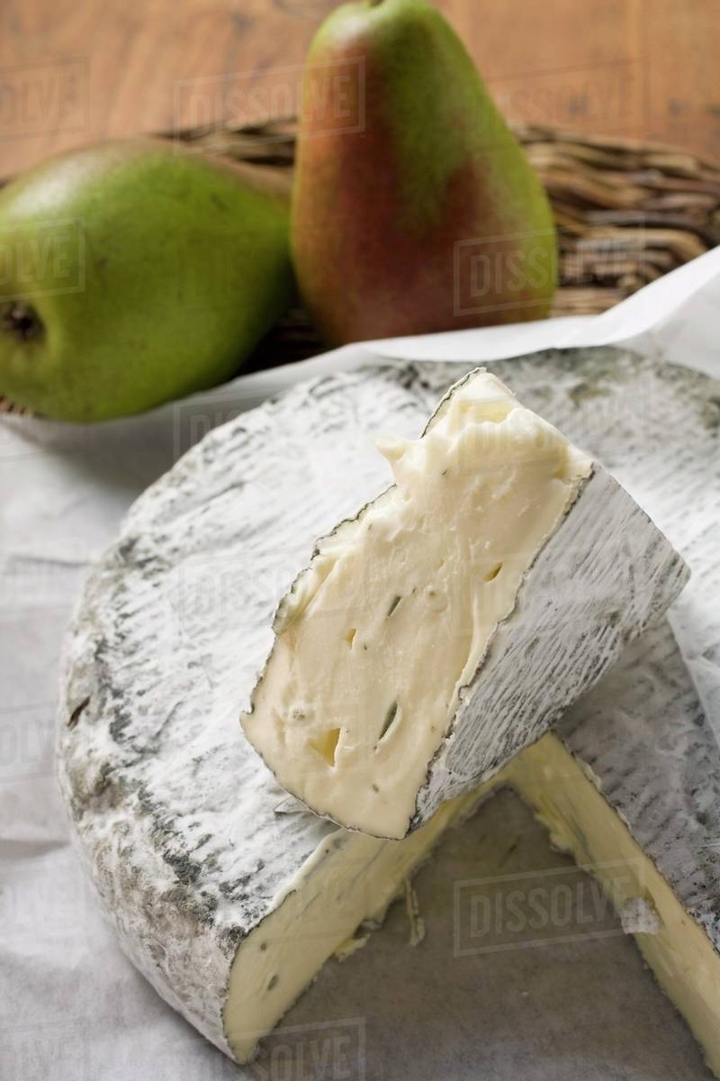 Blue cheese (Bresse Bleu, France) and pears - Stock Photo - Dissolve