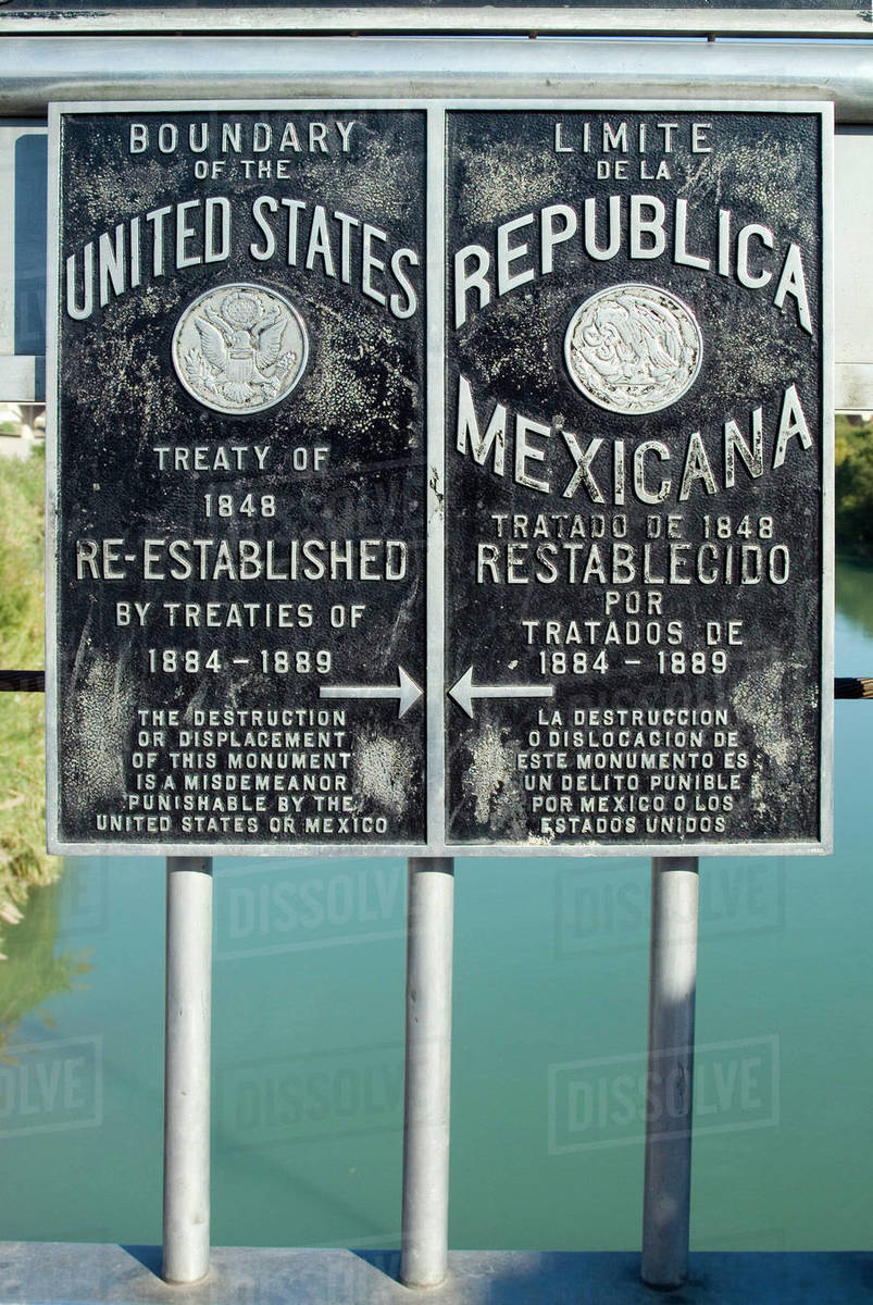 American border signs, Texas, USA. - Stock Photo - Dissolve