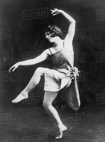 Portrait of female modern dancer performing - Royalty-free Stock Photo ...