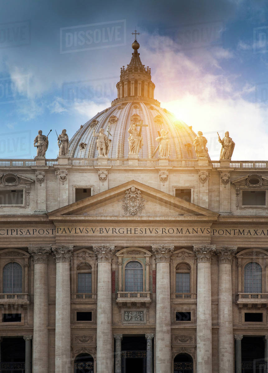 Sun behind columned building, Roma, Vaticano, Italy - Royalty-free ...