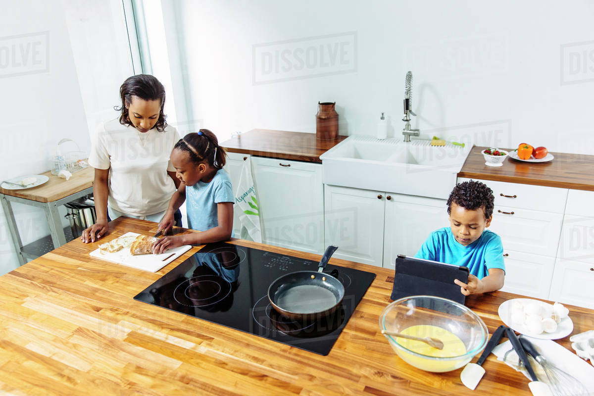 Family cooking breakfast together in kitchen - Royalty-free Stock Photo ...