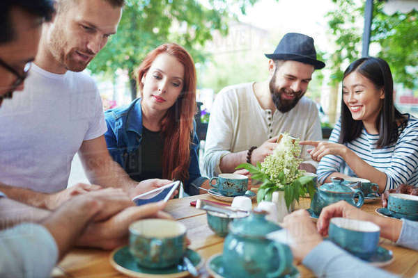 Friendly people having hangout in urban environment - Royalty-free ...