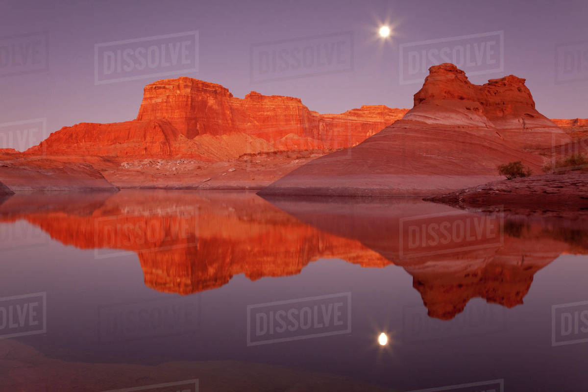 Reflection of cliffs in the lake, Lake Powell, Face Canyon, Glen Canyon ...