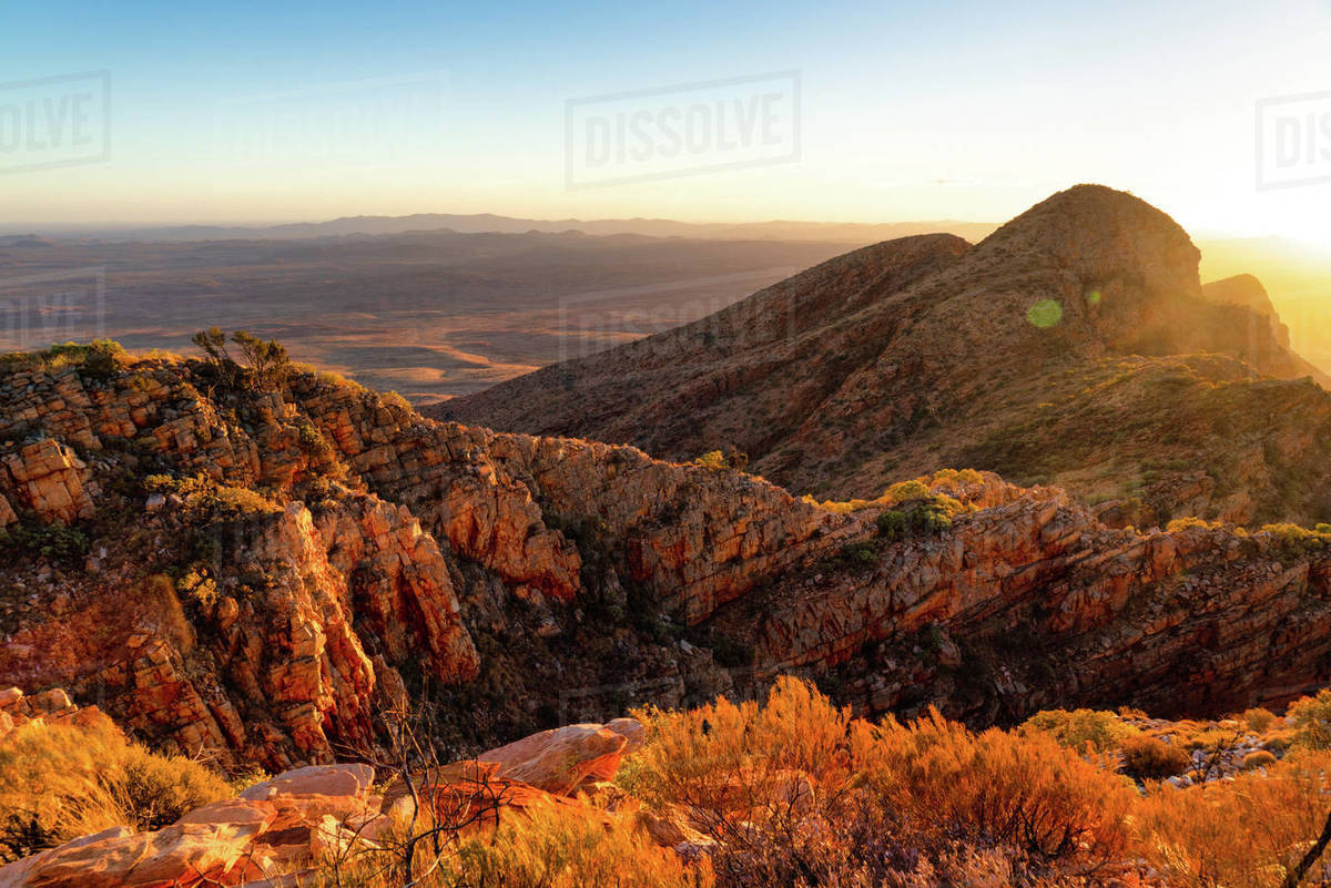 Mt Sonder at sunrise, West MacDonnell National Park, Northern Territory ...