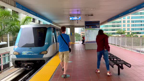 Metromover monorail in Miami Downtown - MIAMI, UNITED STATES - FEBRUARY ...