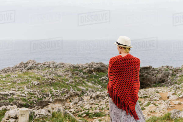 Back view of unrecognizable female traveler in stylish outfit and hat ...