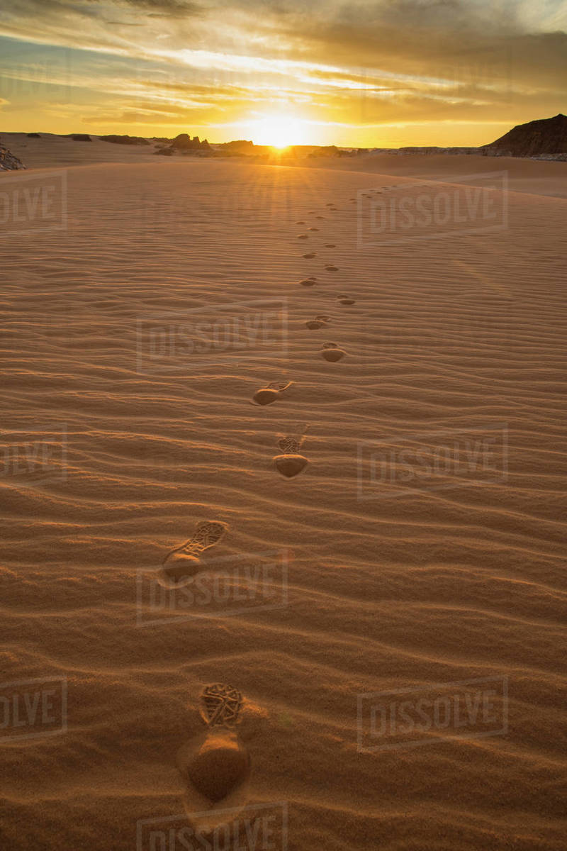 Sand dunes at sunset near the Ounianga lakes, UNESCO World Heritage ...