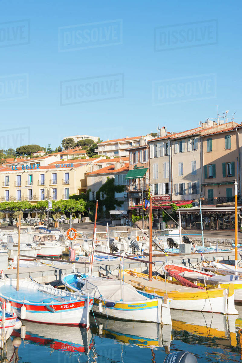 Boats in Cassis harbour, Bouches du Rhone, Provence, Provence-Alpes ...