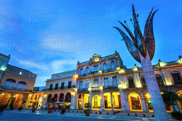 Old Town Square, Plaza Vieja at night, La Habana Vieja, UNESCO World ...