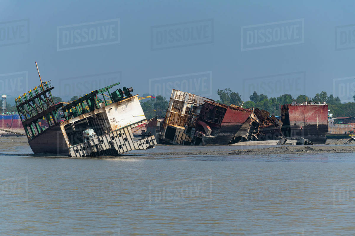 Huge container ships ready to be broken up, Chittagong Ship Breaking ...