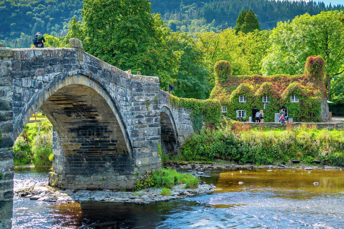 View of Pont Fawr (Inigo Jones Bridge) over Conwy River and cafe ...