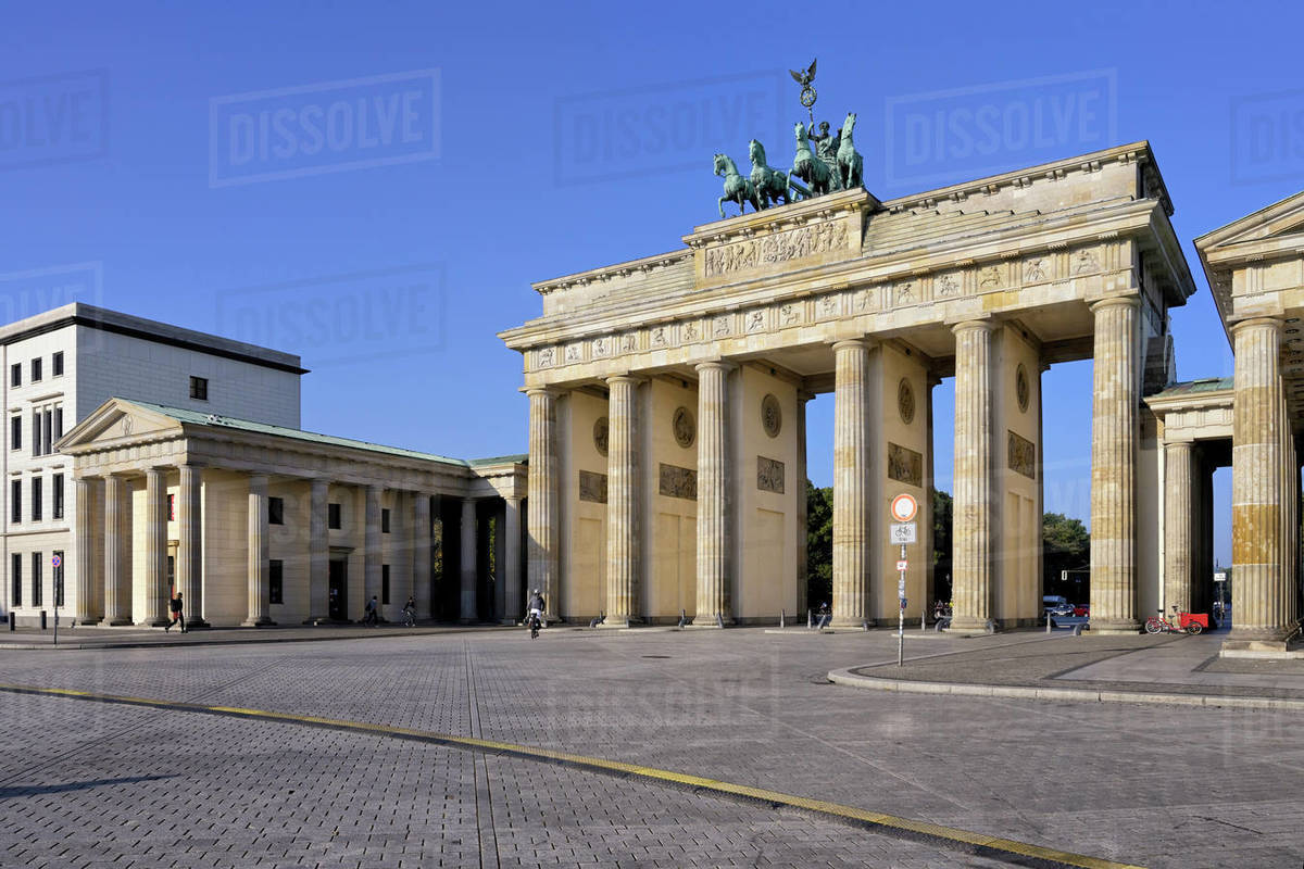 Brandenburg Gate, Pariser Square, Unter den Linden, Berlin, Germany ...