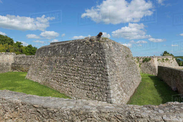 Colonial Cannon, Fort de San Felipe, founded 1725, Bacalar, Quintana ...