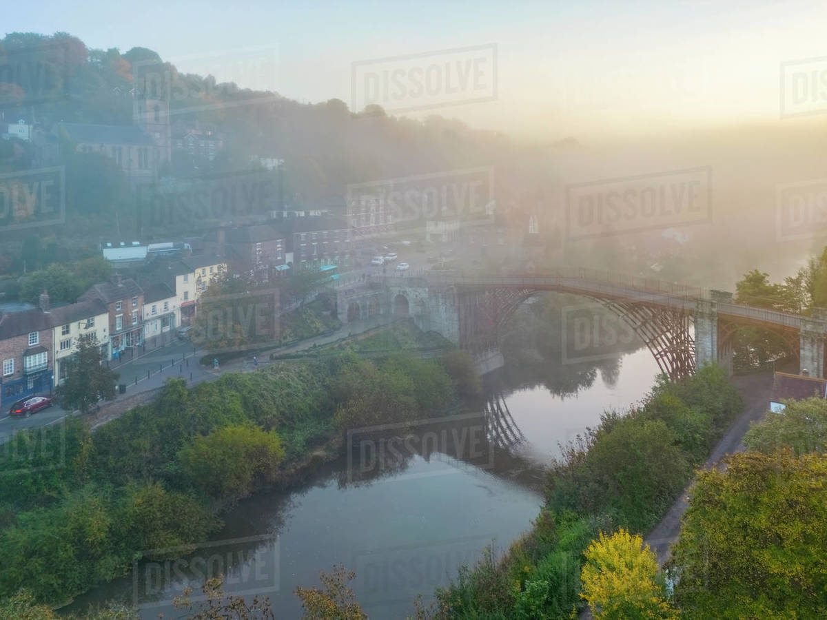 The Iron Bridge over the River Severn, Ironbridge Gorge, UNESCO World ...