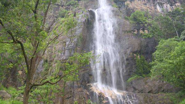 Bambarakanda Falls, a waterfall near Haputale, Sri Lanka Hill Country ...