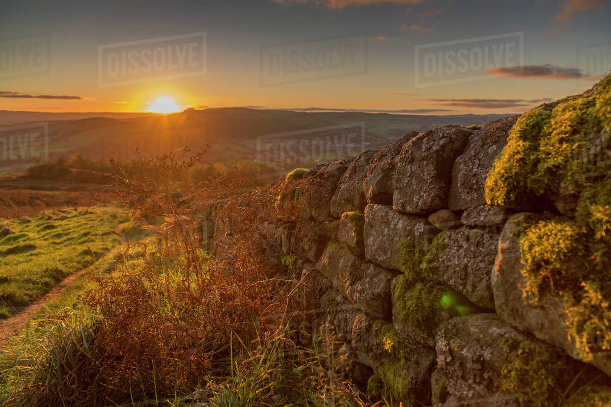 View of sunset from dry stone wall on Baslow Edge, Baslow, Peak ...