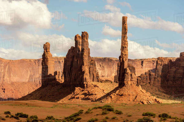 Totem Pole sandstone towers, Monument Valley Navajo Tribal Park ...
