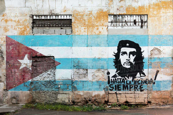 Painting of Che Guevara and Cuban flag on a wall, Havana, Cuba, West ...