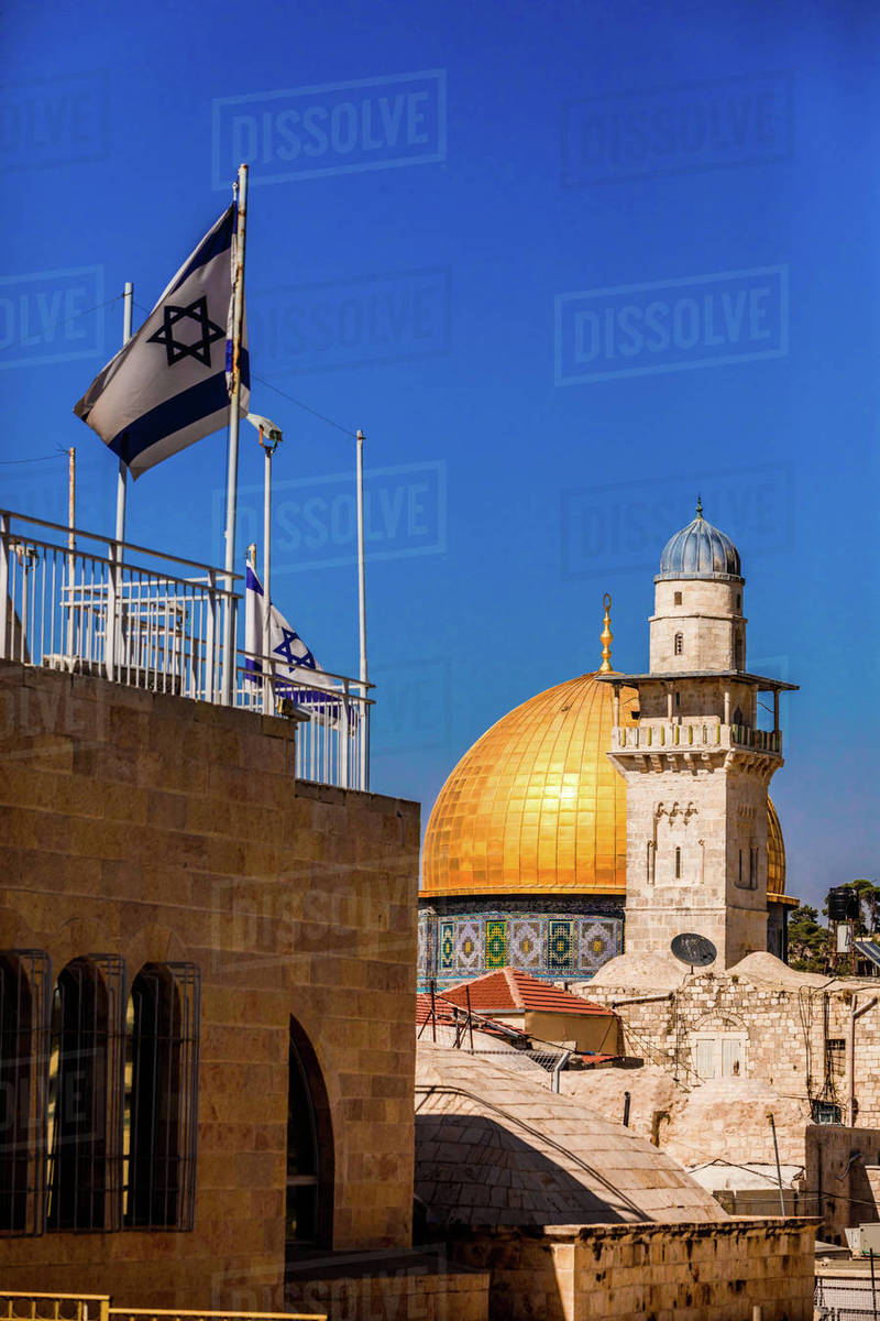 Israeli flag and Dome of the Rock, UNESCO World Heritage Site ...
