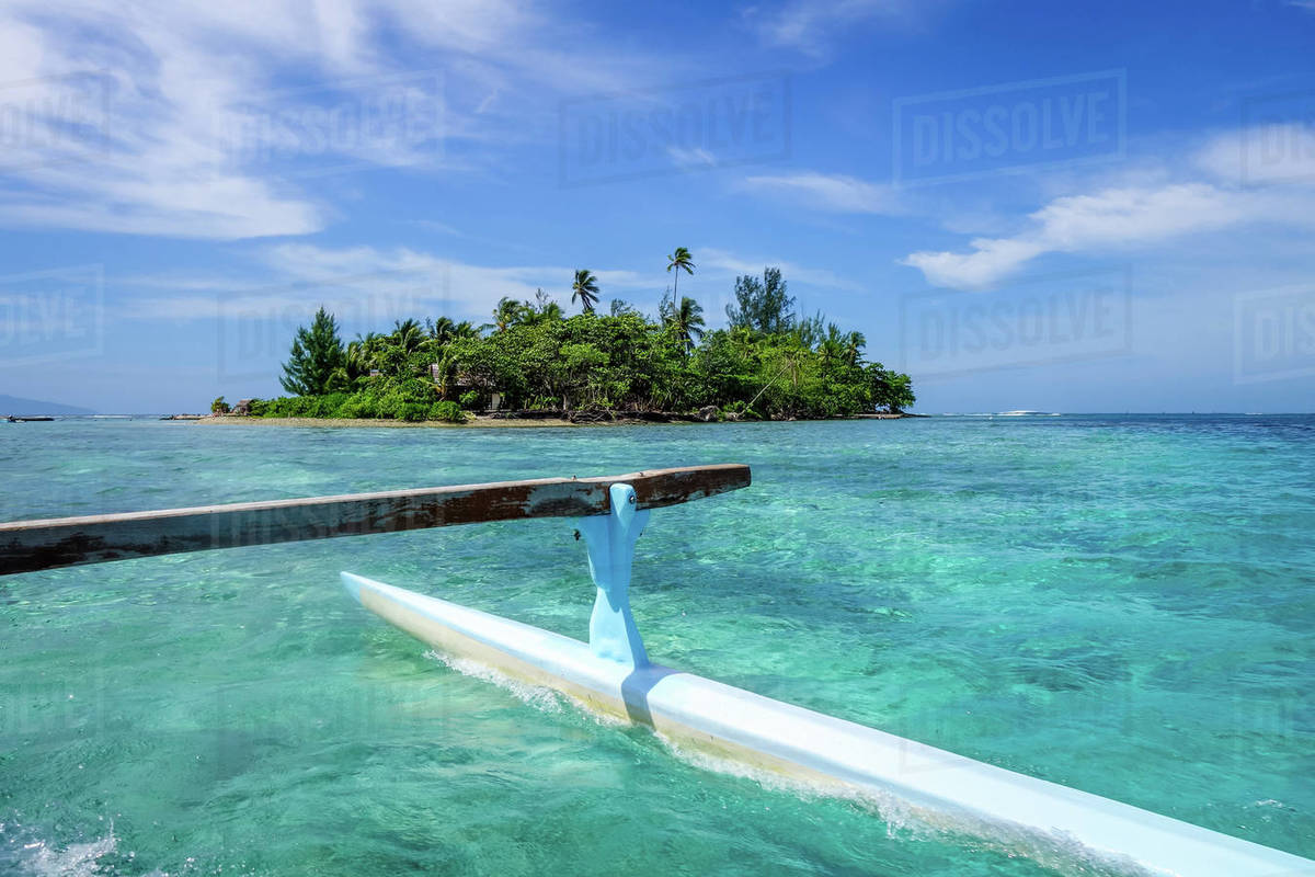 Pirogue on the way to paradise tropical atoll in Moorea Island lagoon ...