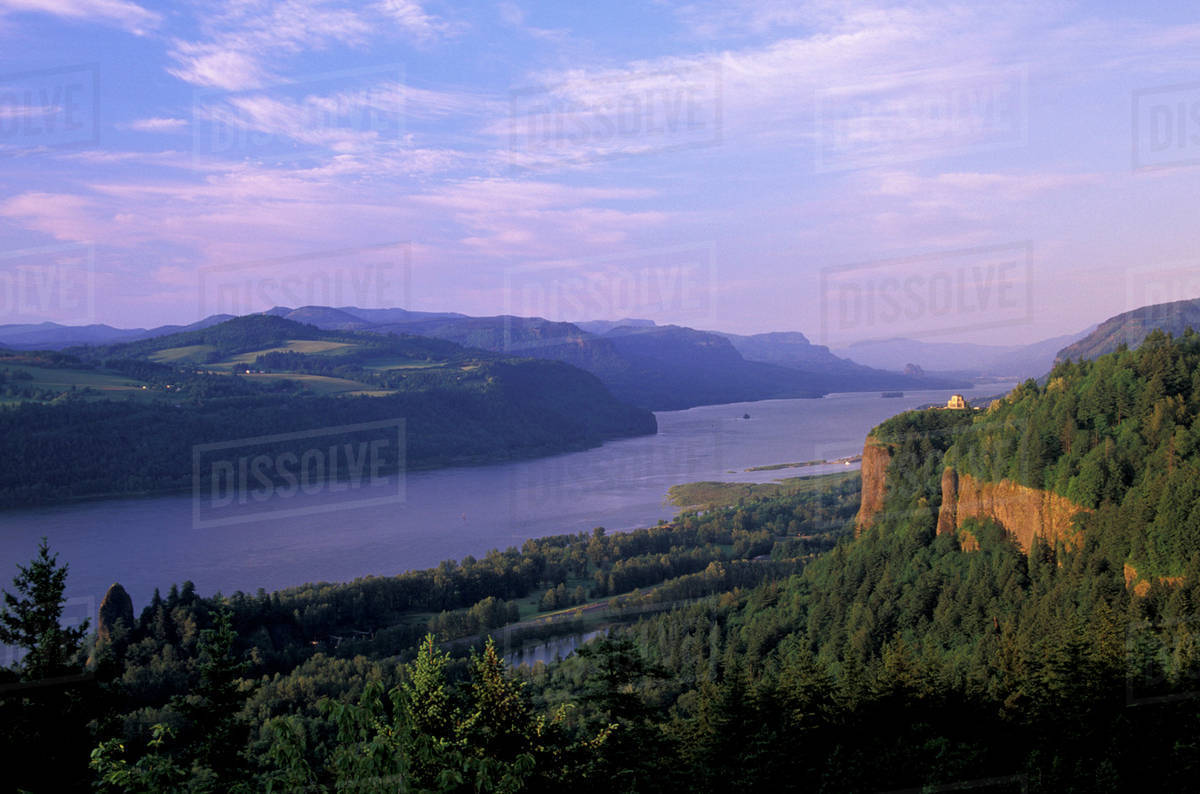 USA, Oregon, Columbia River Gorge National Scenic Area, Vista House and ...