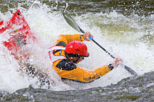 USA, Colorado, Frisco. Male competitor in Kayak Rodeo on Ten-Mile Creek ...