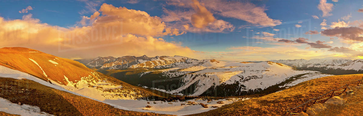 USA, Colorado, Rocky Mountain National Park. Panoramic overlook from ...