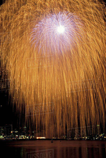 USA, Washington State, Seattle. Fourth of July Fireworks over Lake ...