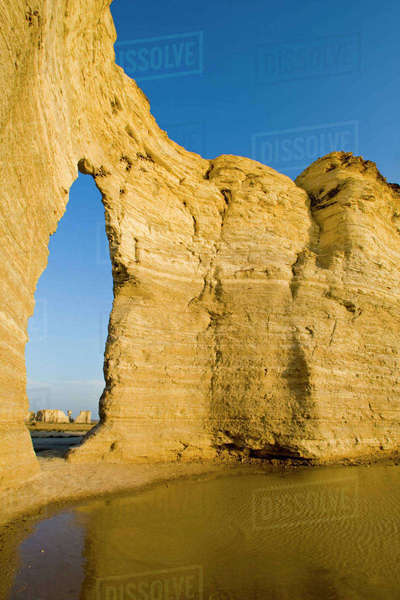 The Keyhole of the Monument Rocks aka Chalk Pyramids in western Kansas ...