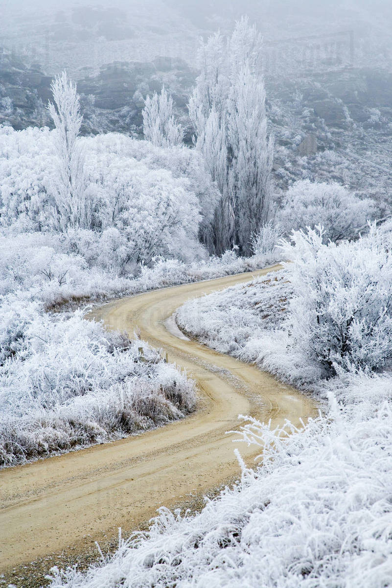 Hoar Frost and Road by Butchers Dam, near Alexandra, Central Otago ...