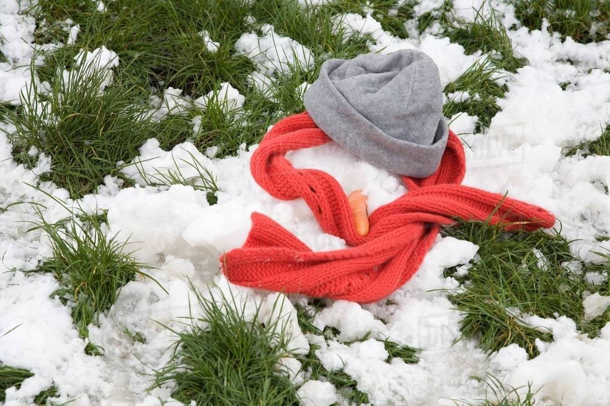 Melting snowman - Royalty-free Stock Photo | Dissolve