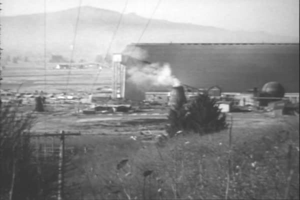 1950s - The Diamond Lumber Company convert wood logs into plywood at a ...