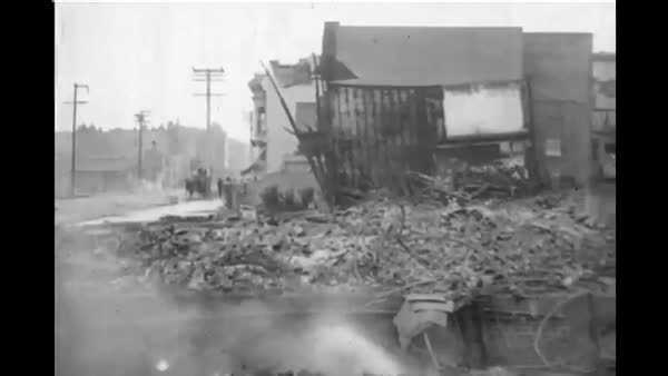 1906 - Wrecked homes are shown after the San Francisco earthquake ...