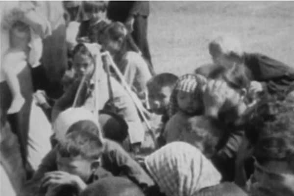 The 1st Infantry Division embark on Operation Crimp in January 1966 in ...