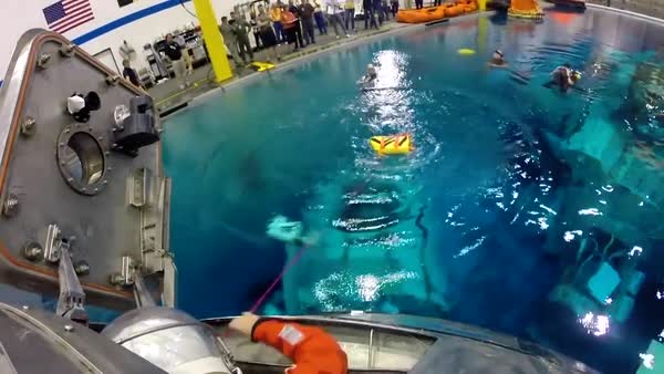 NASA engineers practice splashdown rescue with the Orion capsule at the ...