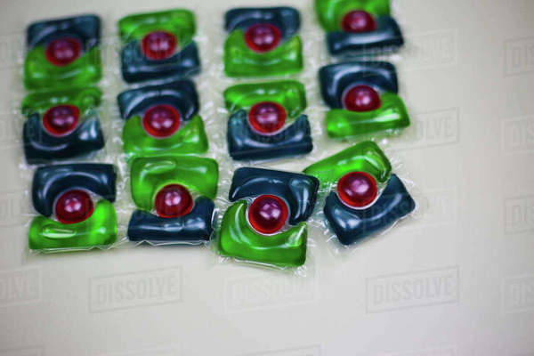 Laundry capsules, clothes washing reagents, three-component clothes ...