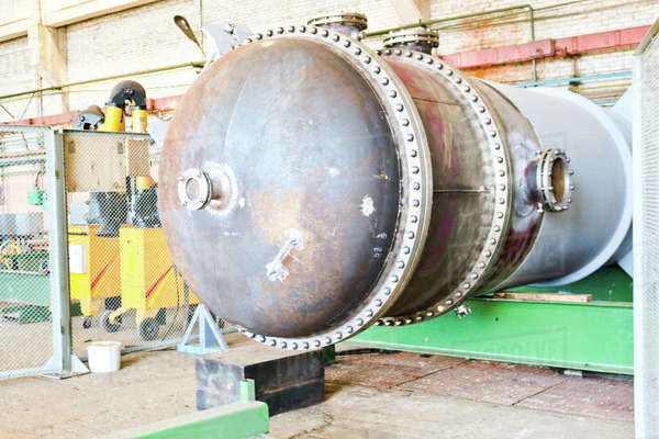 Large metal iron distillation column for separation of substances into ...