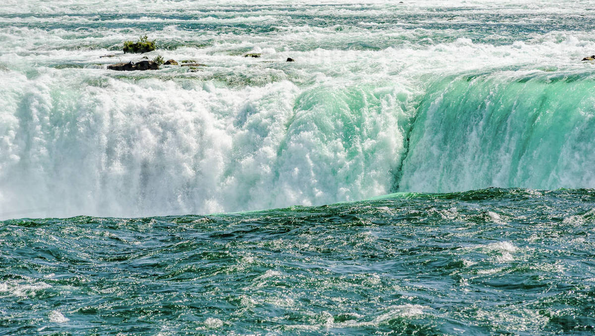Dangerous rapids falling over edge at top of Horeshoe Falls at Niagara ...