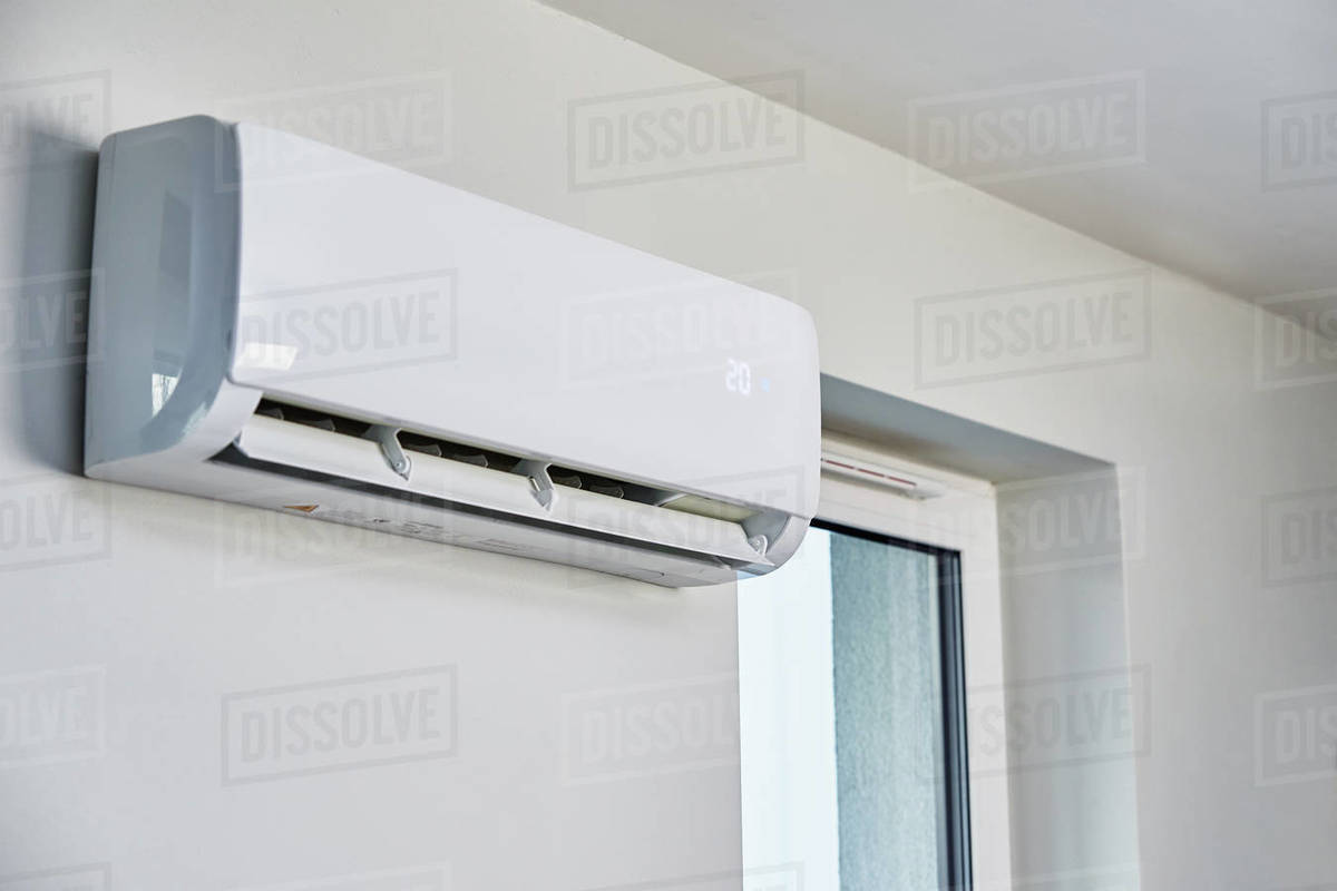 Adjusting temperature on air conditioner, Working air conditioner for ...