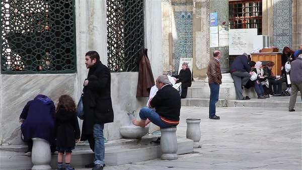 Muslims Washing Feet At New Mosque Fountain, Eminonu, Istanbul, Turkey ...