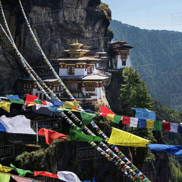 Litang Monastery, the main temple where the young buddhist monks are ...